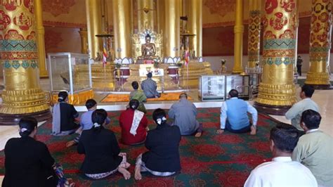 ရခိုင်ပြည်နယ်ဝန်ကြီးချုပ် ဦးထိန်လင်း စစ်တွေမြို့ လောကာနန္ဒာစေတီတော်မြတ်အား ဖူးမြှော်ကြည်ညို၊ ပြည