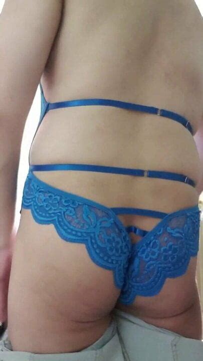 팬티 반바지와 파란색 란제리를 입은 아시아 cd stephy xHamster