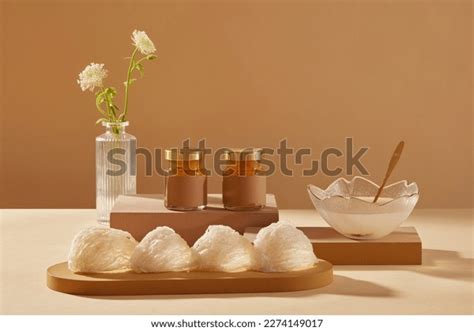 흰새 꽃 연출 240개가 넘는 로열티 프리 라이선스 대상 스톡 사진 Shutterstock