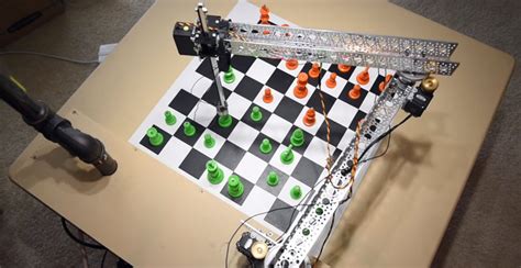 Robot Basado En Raspberry Pi Que Juega Al Ajedrez Usando Machine