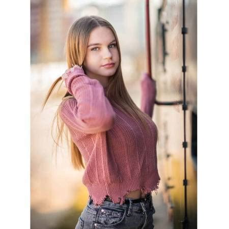 Know The Relationship Status And The Net Worth Of Instagram Model