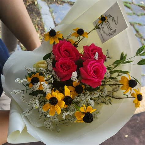 잡담 친구가 꽃다발 사왔는데 이게 3만원치 맞아 인스티즈instiz 일상 카테고리