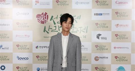 윤종훈 댄디함의 정석 영화제 밝히는 훈훈 비주얼