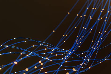 Dynamic Networks Improve Remote Decision Making