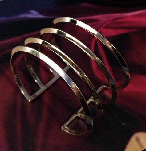 Стильний браслет позолочений — ціна 190 грн у каталозі Інші аксесуари Купити аксесуари за