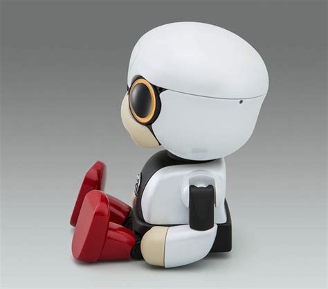 Toyota Kirobo Mini Robot Wants To Become Your Smart Companion Tuvie Toyota Kirobo Mini Robot Wants To Become Your Smart Companion Tuvie