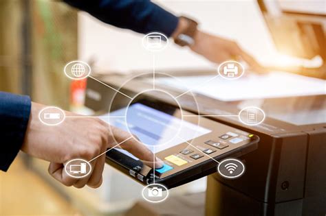 Bussiness 남자 핸드 프레스 버튼 아이콘 기술 프린터 스캐너 레이저 사무실 복사기와 프린터의 패널에 시작 개념을