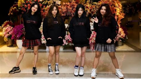 Capai 500 Ribu Penonton Ini 3 Fakta Menarik Mv Blitzen Greedy And Wicked