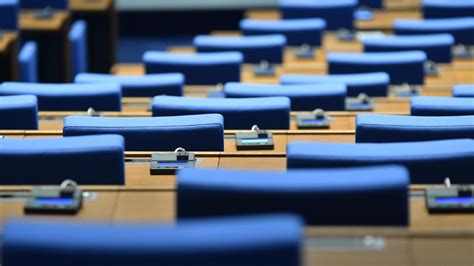 Депутатите попариха БСП за временна комисия която да следи изграждането на Националната детска