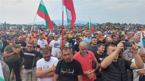 Кирил Вътев Българското земеделие е в насипно състояние Тракторите на най големите не са на