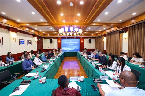 我院举行 一带一路”国家产业数字化转型研讨会