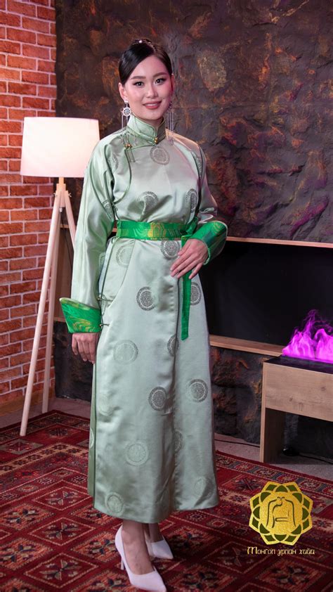 Монгол Ур хийц нарийн биед гоё суулттай 💁‍♂️эрэгтэй 💁‍♀️эмэгтэй дээлийг БЭЛЭН худалдаалж