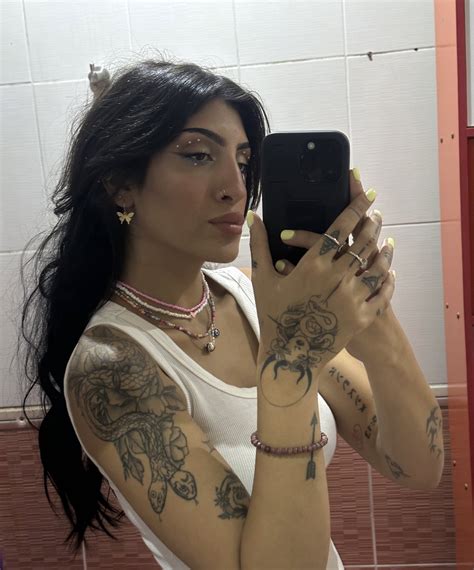 On Twitter Who Is She Https T Co Yv Mcyw Ic Twitter