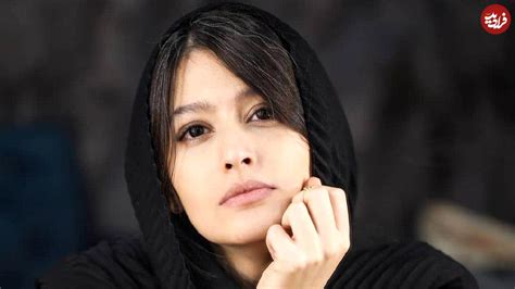 عکس تیپ جالب و خاص پردیس احمدیه در پشت‌صحنه یک تئاتر