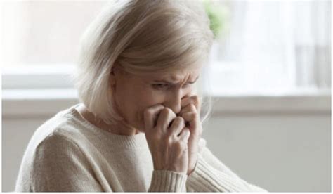 La nonna di anni è stata fatta a pezzi nei commenti dopo aver sfoggiato il vestito senza