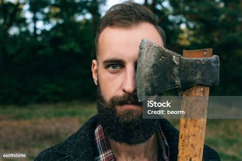 초상화 잔인 한 수염 및 콧수염 도끼와 숲에서 나무 꾼 소식통 집시 남자 남자에 대한 스톡 사진 및 기타 이미지 남자 턱수염 T 셔츠 Istock