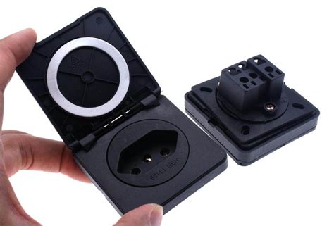 Brazil Switzerland Ip54 Waterproof Dustproof Industrial Socket 60 60mm 20a 250v Ac Power Socket