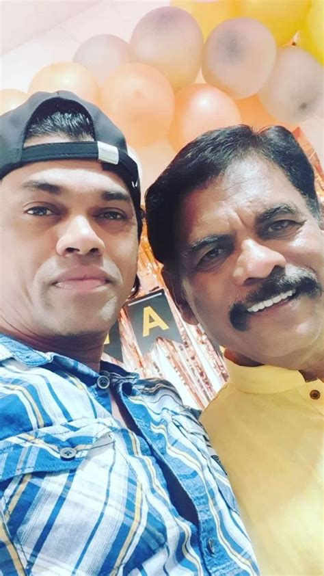 Siddharth Jadhavज्या रस्त्यावर वडील झोपायचे तिथेच घेतलं घर Sakal