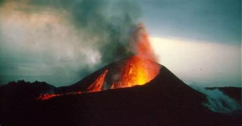 Scientists Rushed In To Monitor Earthquakes Under Canary Islands
