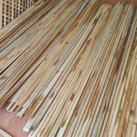 แผ่นไม้สักแท้ หน้าไม้กว้าง 2 ซม ยาว 2 เมตร และ 1 เมตร หนา 1 1 1 ซม ไสเรียบ 4 ด้าน สามารถนำไป