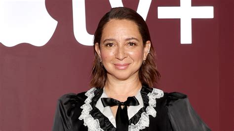 Maya Rudolph Is Hiding In A Saturday Night Live Closet As She