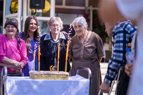 Домът за стари хора в Мездра отпразнува 15 години от своето създаване