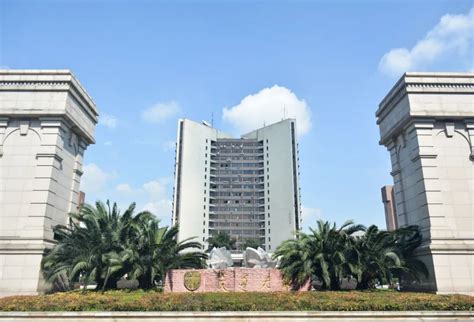 西南交通大学 九里校区 食堂和2号教学楼 广东左向照明有限公司