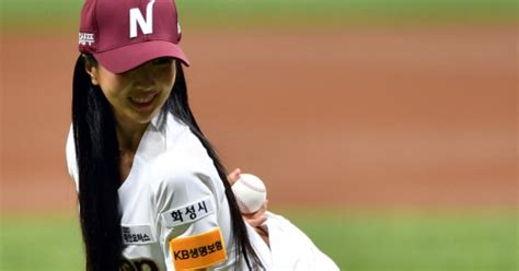 [포토]시구나선 블라블라 설화 뭘 던져드릴까