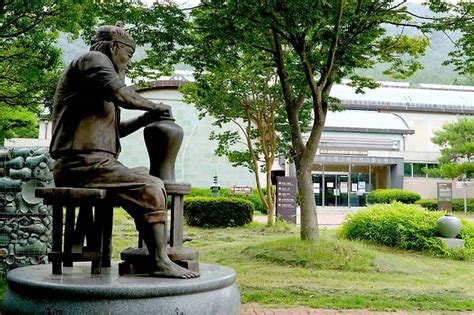 ‘중세의 삼성전자 강진 청자 도요지 다산 붉은 동백 축제가 되다[함영훈의 멋·맛·쉼]