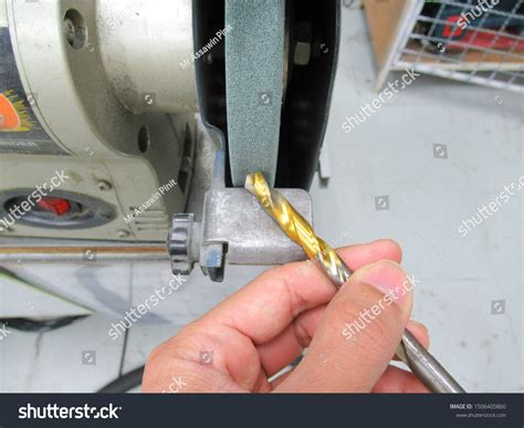 imágenes de Engineers sharpening drill bits Imágenes fotos y vectores de stock Shutterstock