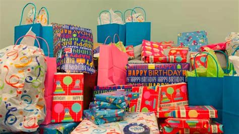 Топ 10 креативных подарков на День рождения для взрослых и детей