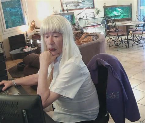 The Secretary Undresses Pics Xhamster