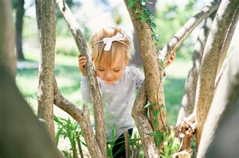 Premium Photo Close Up Of Girl Against Tree Trunk