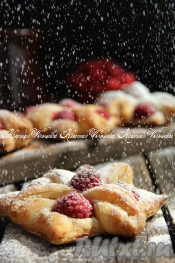 Слойки с малиной из готового слоёного теста 8 фото в рецепте