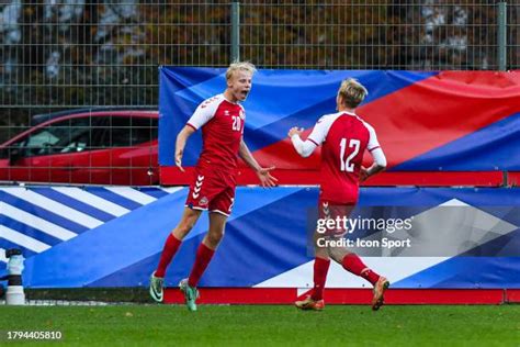 Oscar Hojlund Photos And Premium High Res Pictures Getty Images