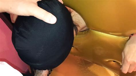 Szkolenie Niewolnika Seksualnego Który Jest Powstrzymywany Przez Gilotynę I Nie Może Się