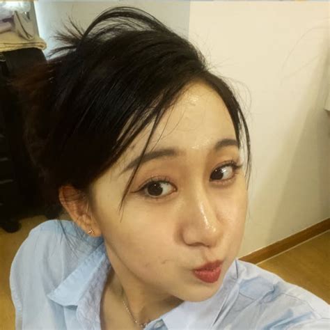 心依然在滴血。🕯️ 小学三四年级看深圳、东南、广东、凤凰卫视 强制拿着遥控器锁着这几个频道就是因为这上面有比较集中的当年港台歌手的打歌行程or