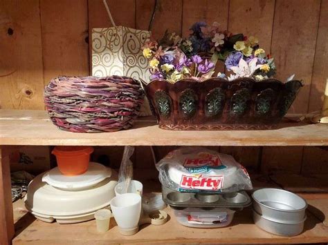 Tupperware Ekco Muffin Pan Rubbermaid Lock It Two 6 In Cake Pans Styrofoam Plates 20 In