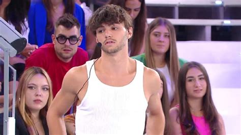 Amici Chi è Nicholas Età Nazionalità Fidanzata E Dove Vive