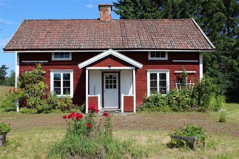 Röd Stuga Med Vita Knutar Länstidningenlänstidningen