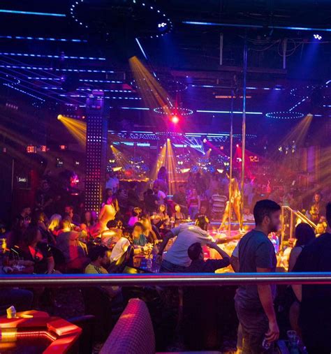 Scarletts Cabaret Strip Club Features