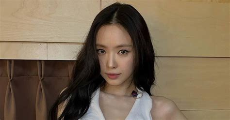 손나은 여기저기 구멍 뚫린 과감 의상‥극강의 슬렌더