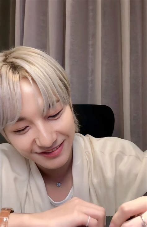 ปักพินโดย Rochelle Salibio ใน Renjun ศิลปิน