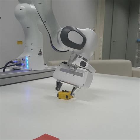 Tracking And Grasping Unknown Objects Using The Method Presented In
