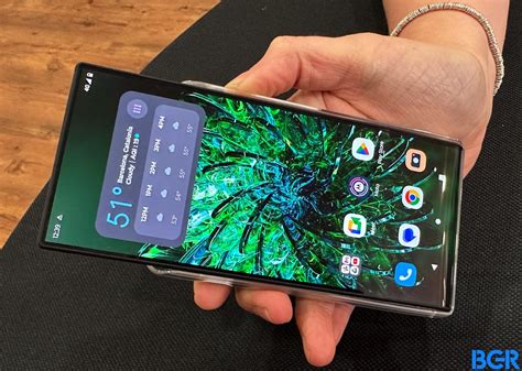 Hands On With Motorolas Rollable Oled Concept Phone