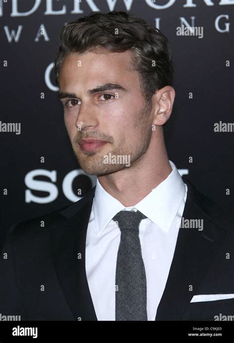 Theo James Underworld Awakening World Immagini E Fotografie Stock Ad