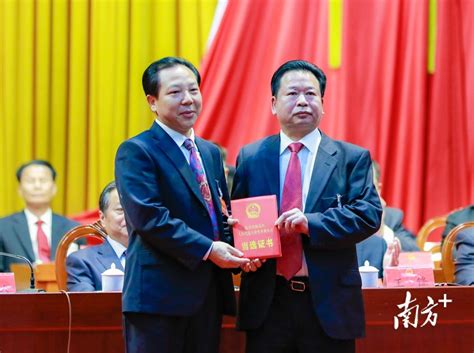 钟匡仁、叶金胜当选梅县区人大常委会副主任黄韬罗嘉志同志