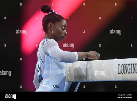 Stuttgart Germany 10th Oct 2019 Simone Biles Puts A Chalk Mark On The Balance Beam During