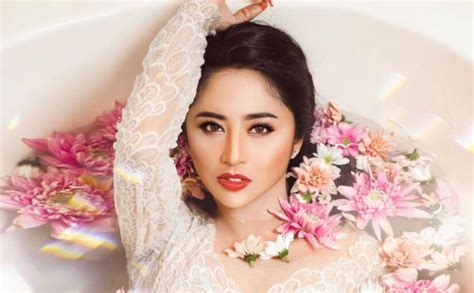 Foto Seksi Dewi Perssik Dzargon
