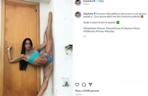 Shaila Gatta Spaccata Esagerata In Costume Cos Si Vede Tutto